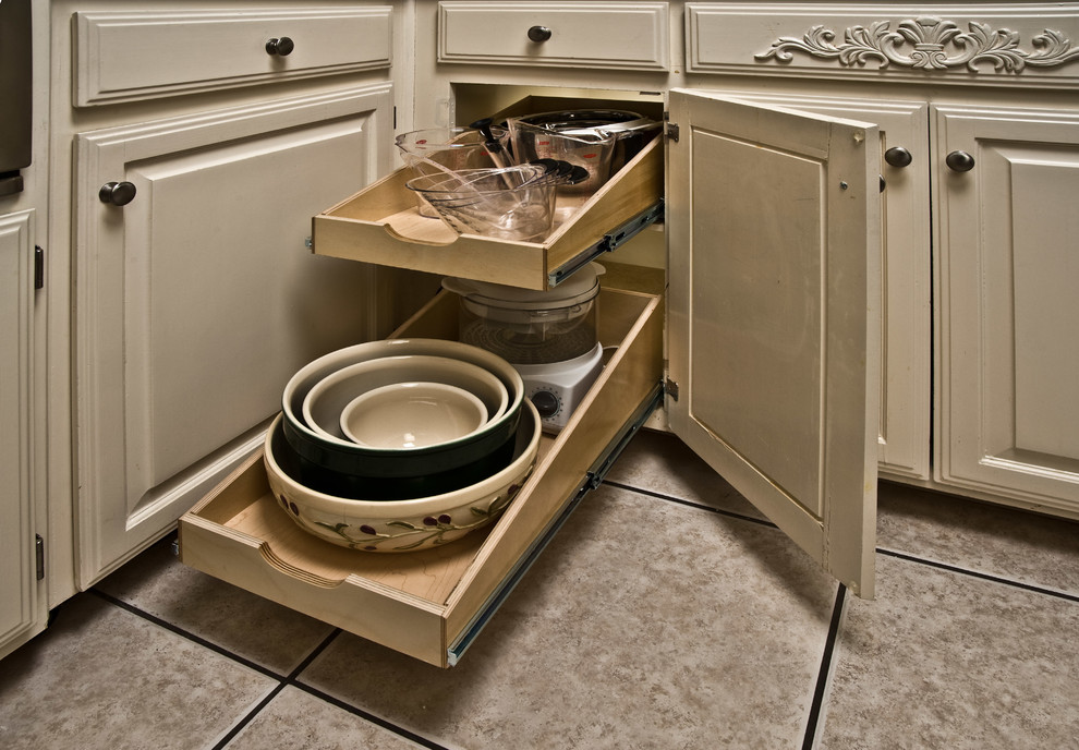 Lids, Pots, & Pans - Traditional - Kitchen - Columbus - by ShelfGenie ...