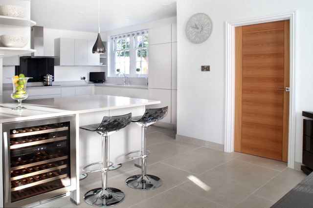 Light grey handle-less kitchen with breakfast bar - Modern - Kitchen ...