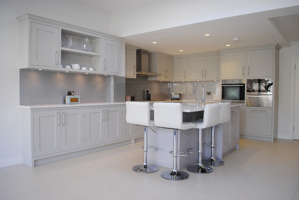 Light grey, L shaped kitchen with classic island - Contemporary ...