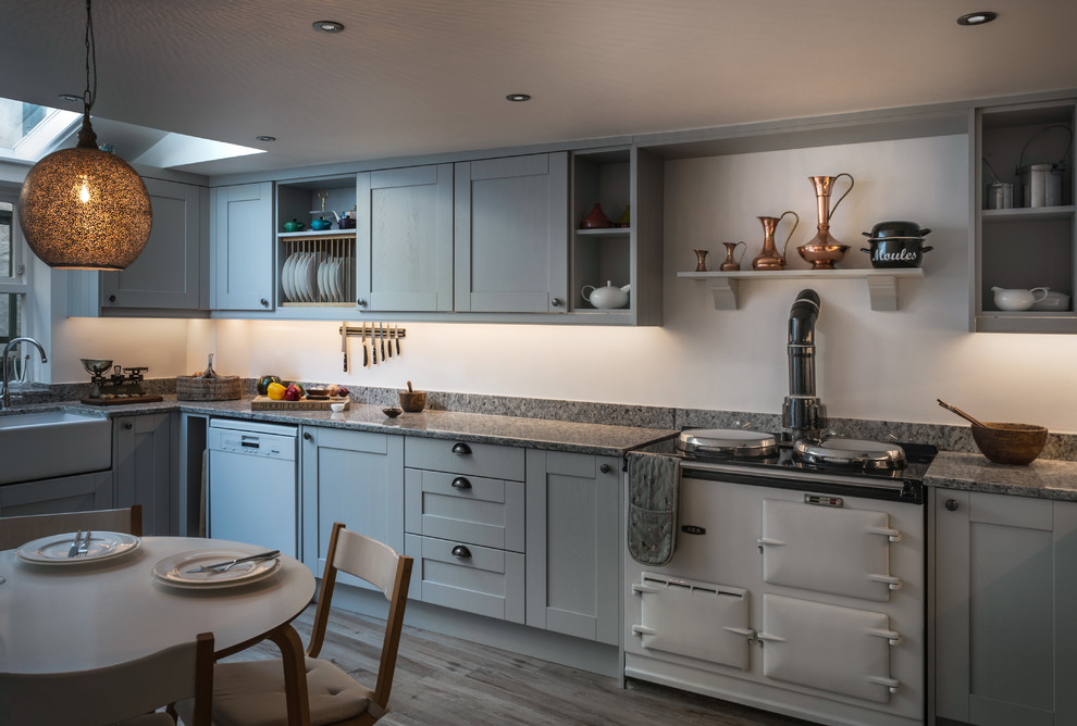 Light Grey Shaker style U shape fitted kitchen with Amrbosia White ...