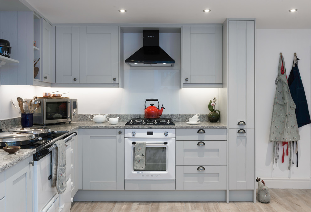 Light Grey Shaker style U shape fitted kitchen with Amrbosia White ...