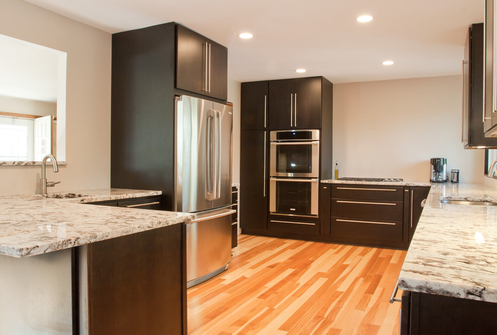 Lloyd Kitchen - Modern - Kitchen - Minneapolis - by Kitchens Made Simple | Houzz
