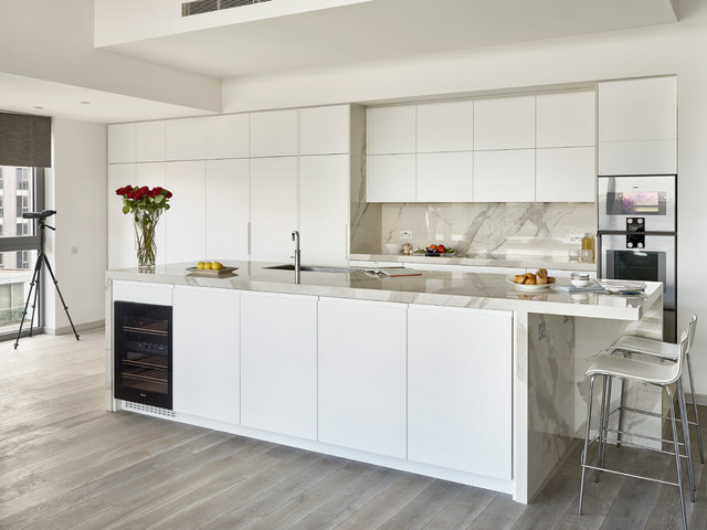 London Penthouse Apartment Kitchen - Modern - Kitchen - London - by ...