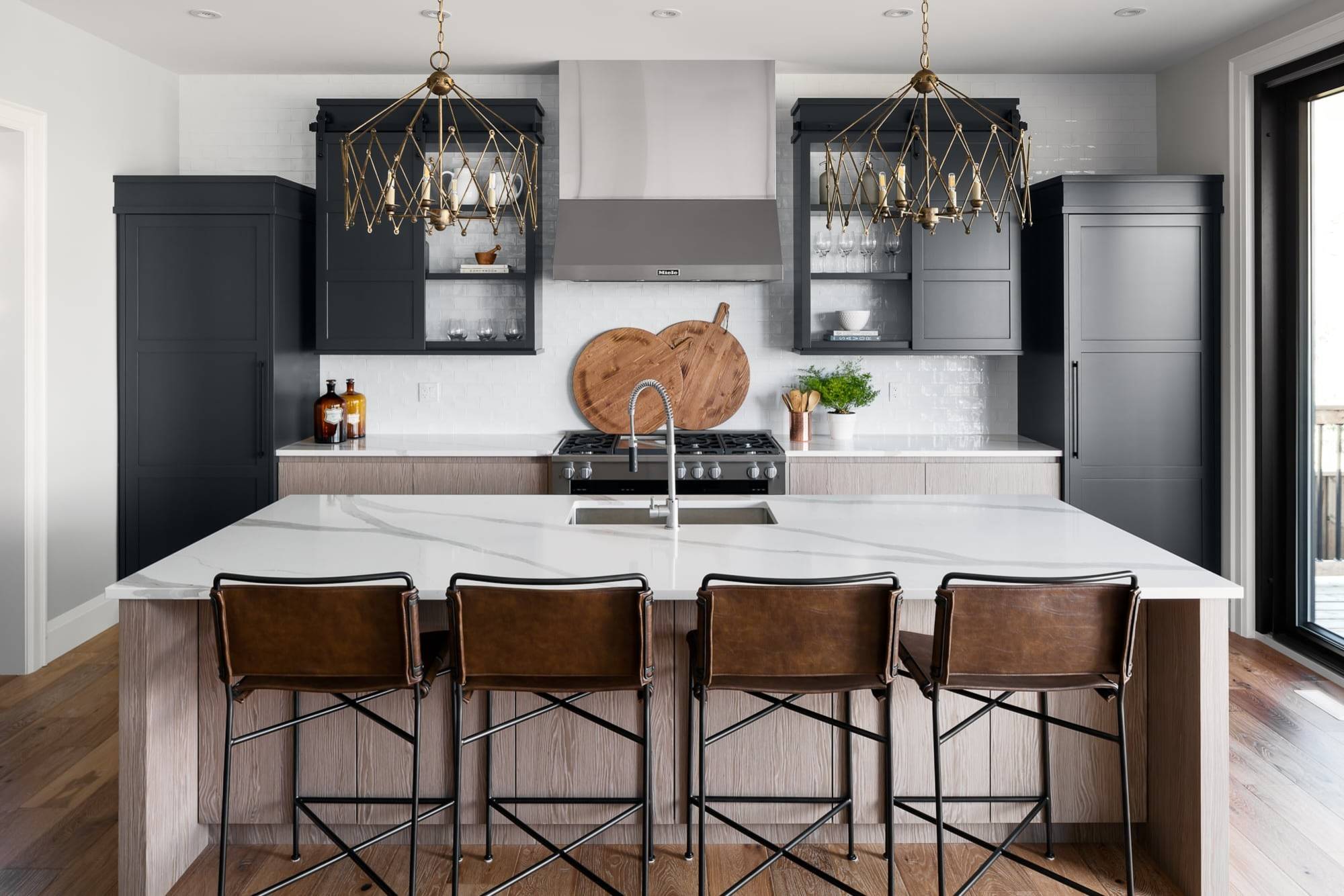 New This Week: 5 Knockout Kitchens With Dark Cabinets