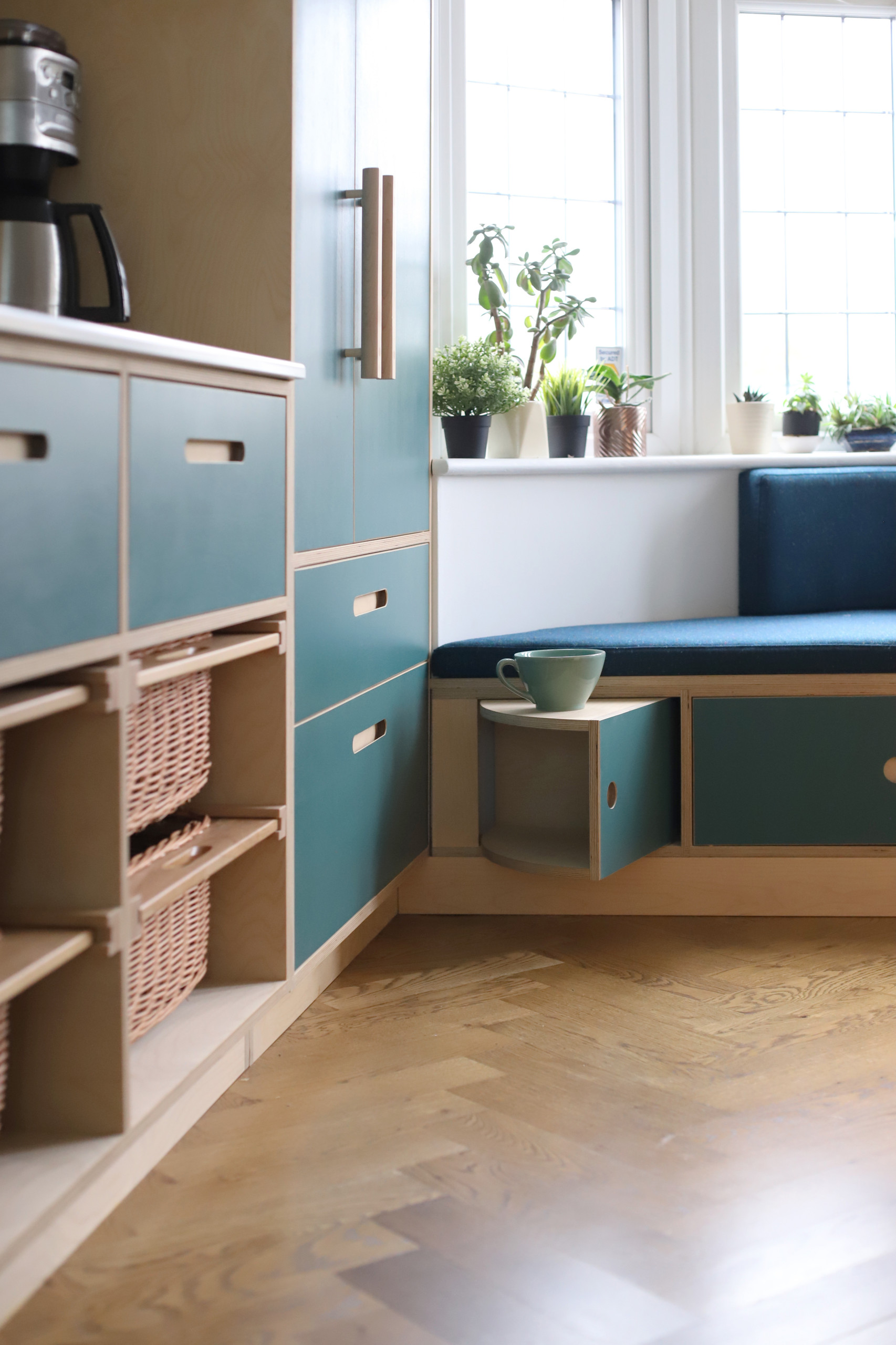 Kitchen Tour: Ingenious Extras Add Practicality to a Bright Space ...