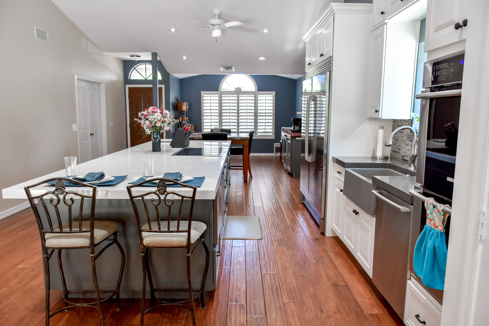 Luxury Open Concept Kitchen Design in Mesa - Traditional - Kitchen ...