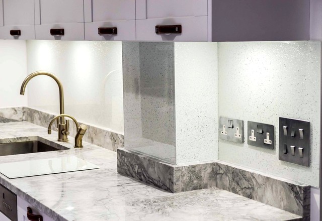 "LUXURY SNOW WHITE" kitchen splashback - Modern - Kitchen ...