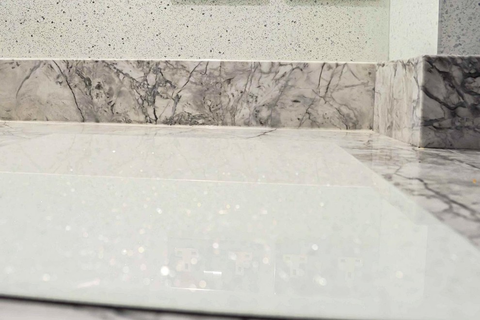 "LUXURY SNOW WHITE" kitchen splashback - Modern - Kitchen ...