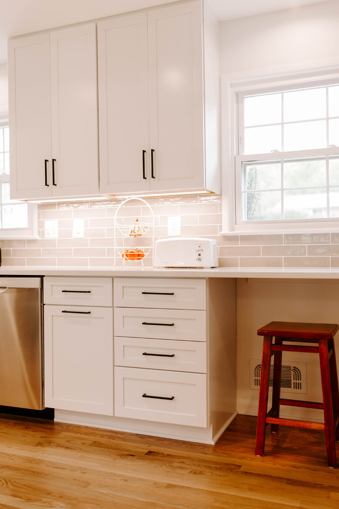 Lyndale in Dove White - KraftMaid - Modern - Kitchen - DC Metro - by ...