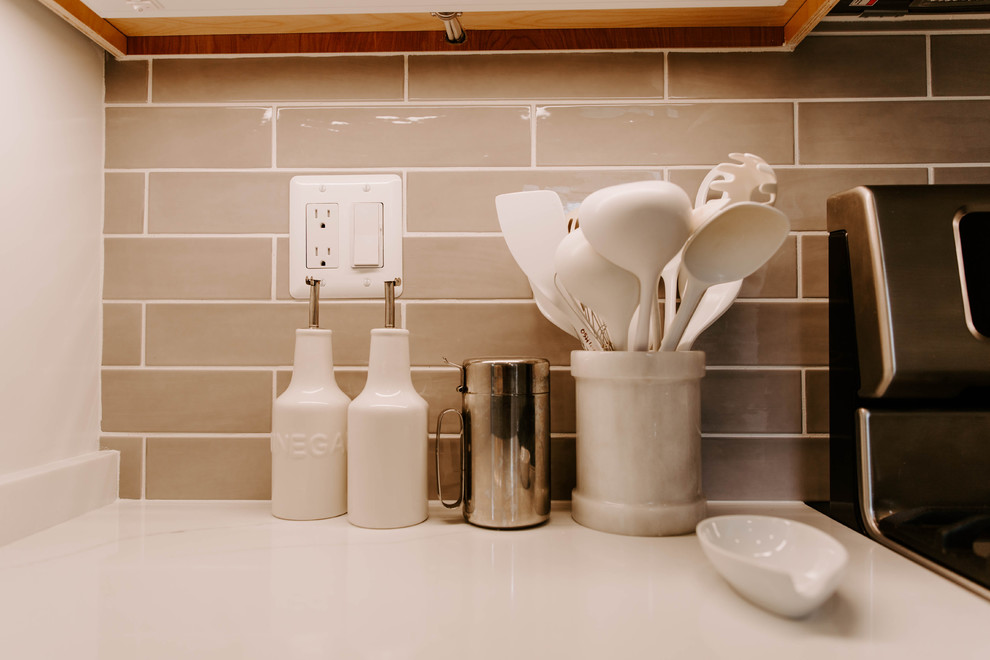 Lyndale in Dove White - KraftMaid - Modern - Kitchen - DC Metro - by ...