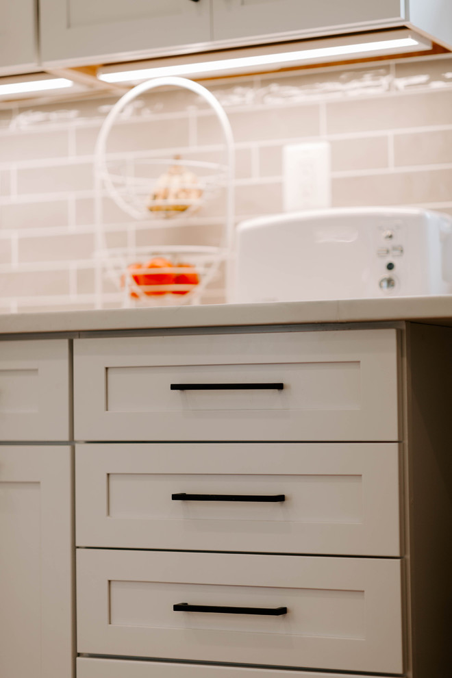Lyndale in Dove White - KraftMaid - Modern - Kitchen - DC Metro - by ...