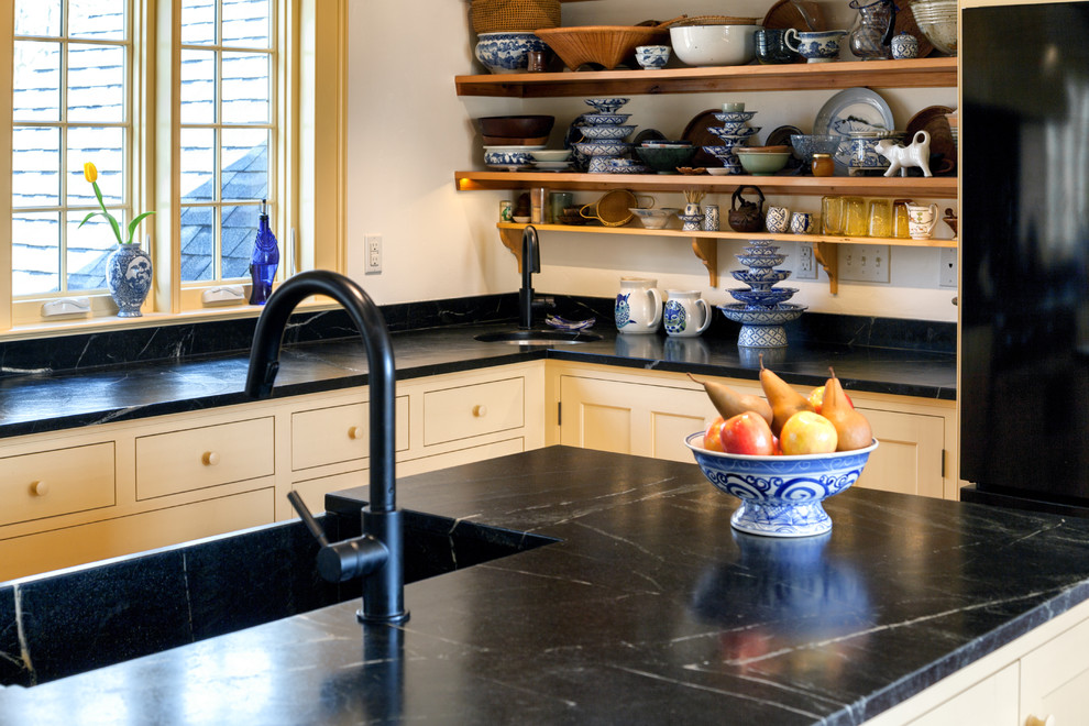 Maine Seacoast Country Kitchen - Farmhouse - Kitchen - Portland Maine ...