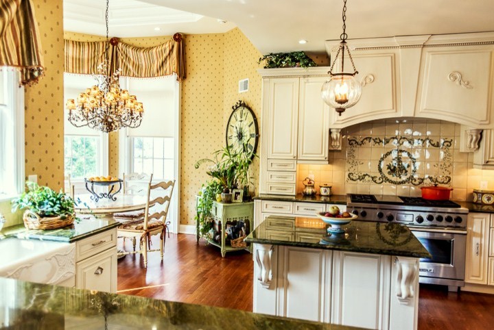 Manhasset - Traditional - Kitchen - New York - by Leslie Padron Designs ...