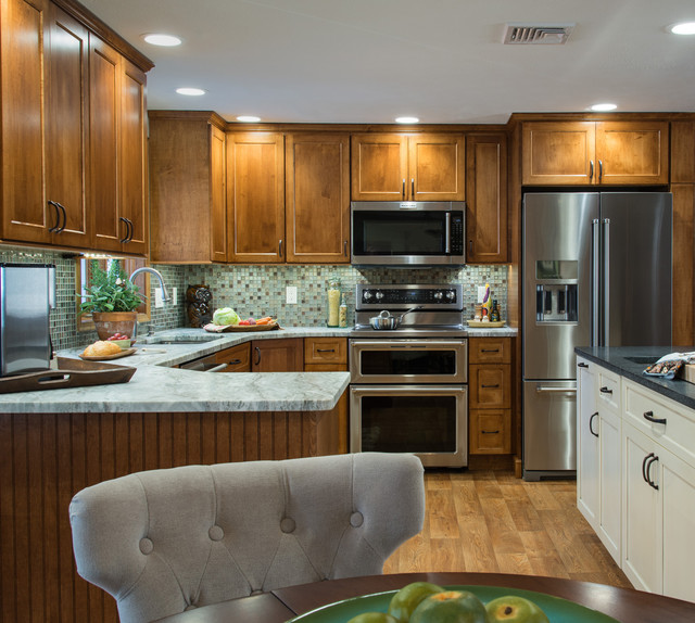 Maple cabinets with ginger stain - Klassisch - Küche - Manchester - von ...