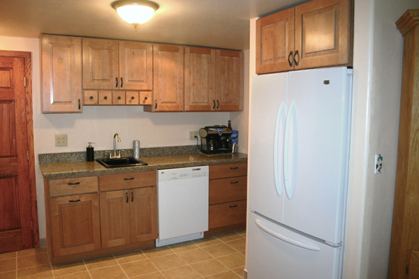 Maple Kitchen Cabinets | Mendota Door Style | CliqStudios - Clásico ...