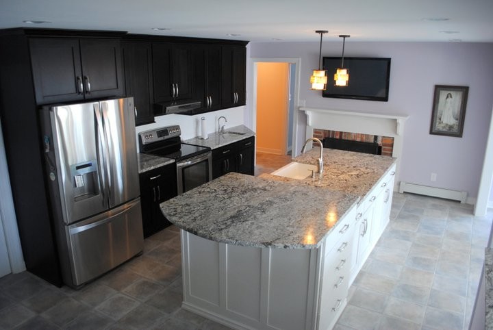 Maple Marshmallow Cream Cabinets, Cherry Java Cabinets, Bianco Antico ...