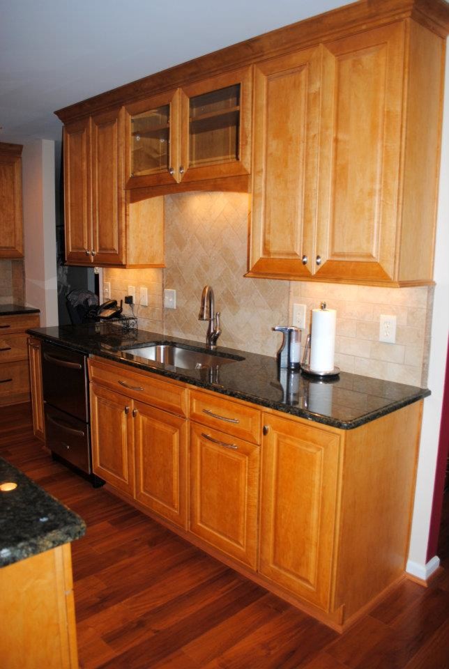 Maple Prescott Butterscotch Cabinets, Peacock Granite, Tile Backsplash ...