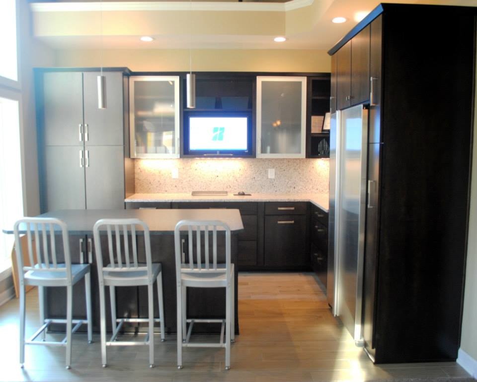 Maple Rohe Espresso Cabinets, Silver Pearl Granite, Silestone Quartz ...
