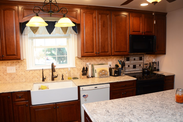 Maple - Russet - Neoga Ridge Arched Raised - Traditional - Kitchen ...