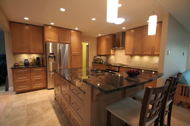 Maple shaker kitchen in Deep Cove - Contemporáneo - Cocina - Vancouver ...