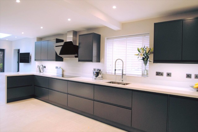 Masterclass Roma Graphite Kitchen with Corian Designer White Worktops ...