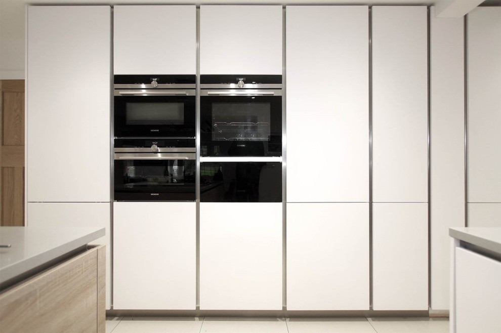 Matt Polar White Handleless Kitchen with island - Contemporary ...