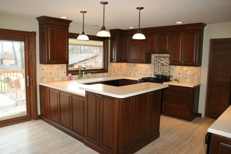 Maximized Storage and Counter Space Kitchen - Klassisch - Küche - St ...