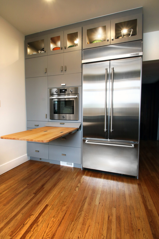 Maximizing Kitchen Space With A Pull Out Chopping Block - Contemporary ...