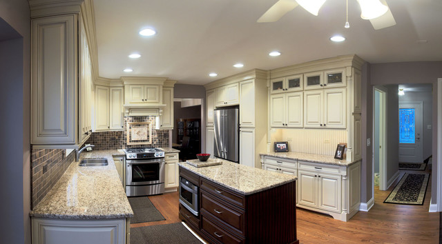 Maxine's Kitchen - Traditional - Kitchen - Chicago - by Sebring Design ...