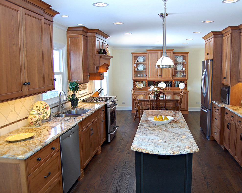 Meadowbrook Drive - Traditional - Kitchen - Milwaukee - by Laura ...