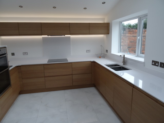 MId tone Oak Handless Kitchen with Quartz Worktop - Modern - Kitchen ...