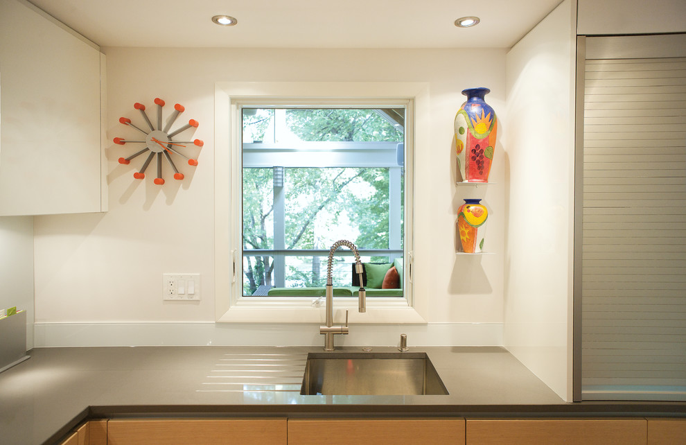 Minimal Pop! - Modern - Kitchen - DC Metro - by Sagart Studio | Houzz