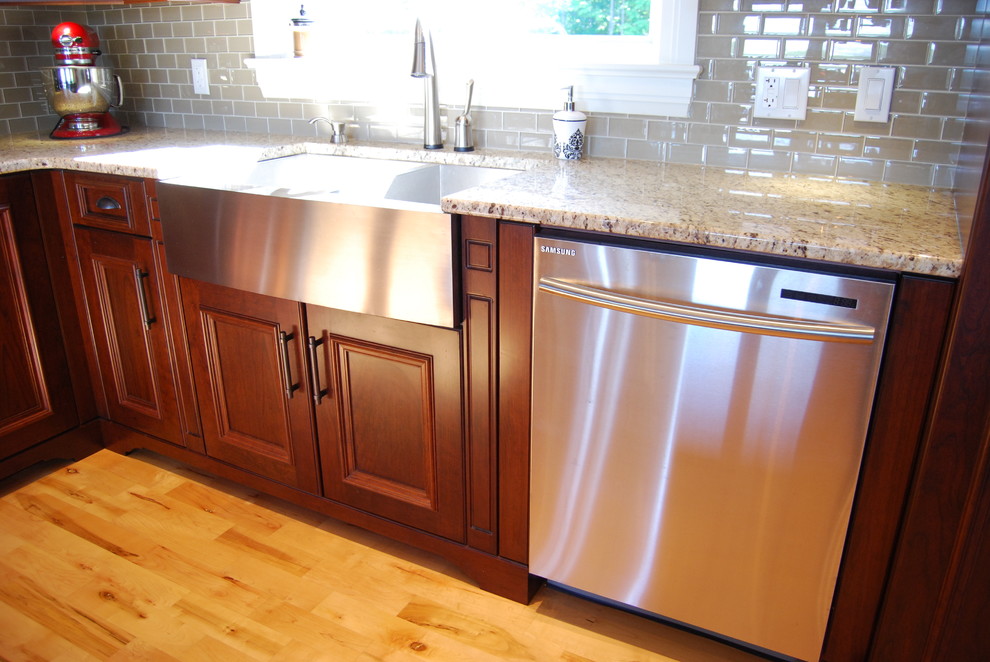 Mink Lake - Traditional - Kitchen - Ottawa - by Canadian Woodwork | Houzz