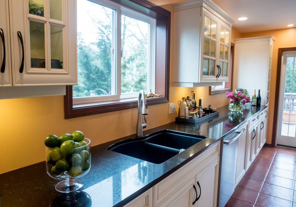 Miramar - Traditional - Kitchen - Vancouver - by Thomas and Birch ...