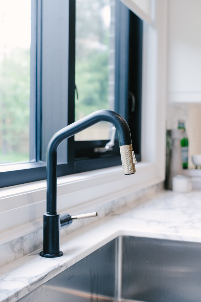 MODERN AND FUNCTIONAL - Modern - Kitchen - Toronto - by HARRISON FAE ...