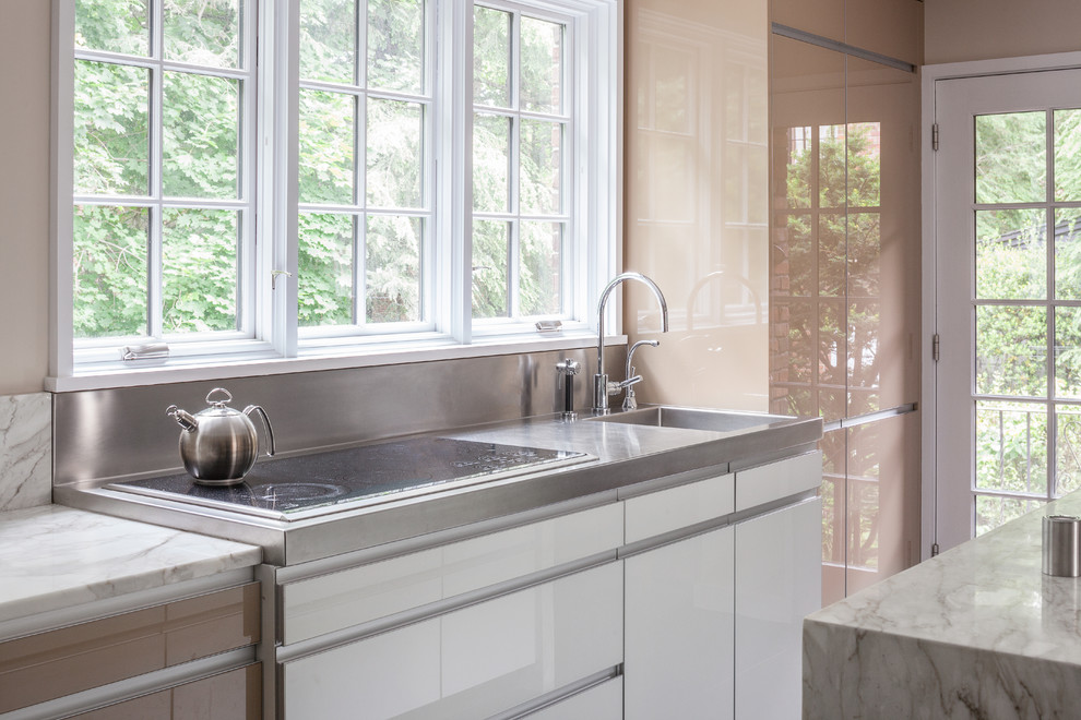 Modern Chic - Kitchen - Boston - by Dalia Kitchen Design | Houzz IE