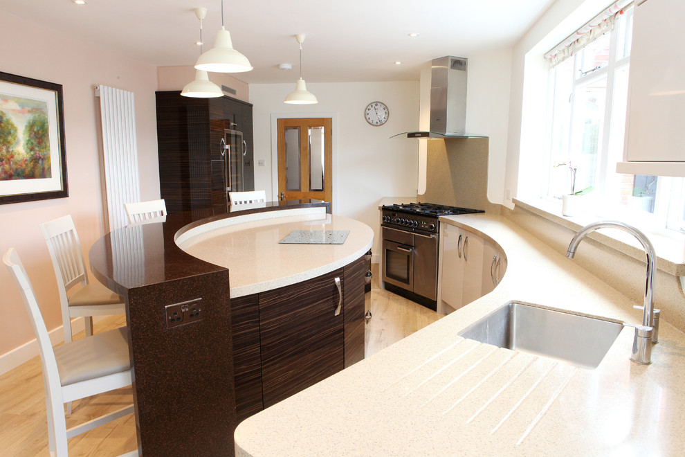 Modern Curved Kitchen - Modern - Kitchen - Hampshire - by Barbury ...