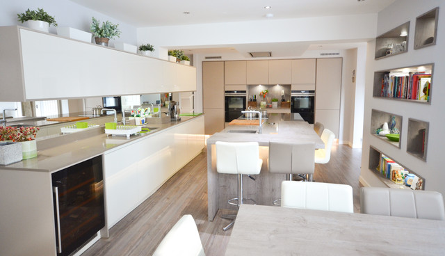 Modern, Elegant Kitchen with Ambient Lighting - Contemporary - Kitchen ...