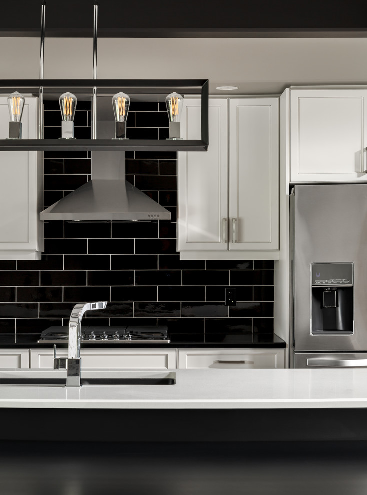 Modern Escape - Modern - Kitchen - Toronto - by Raywal Cabinets | Houzz