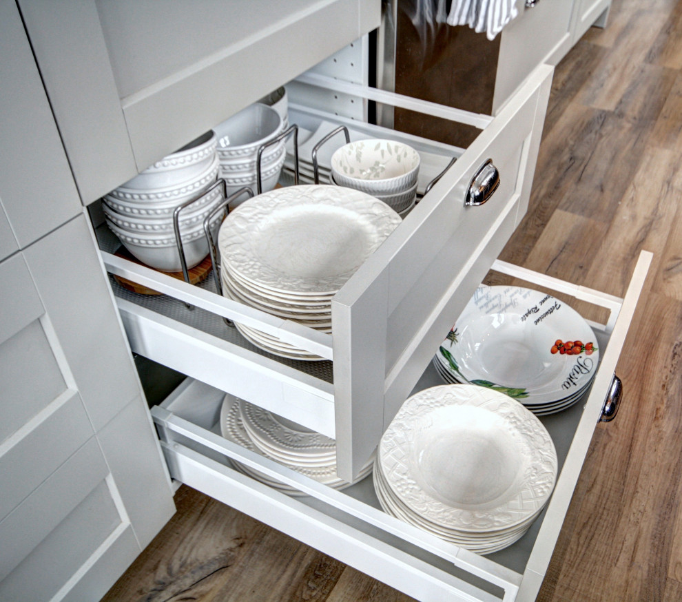Modern farmhouse kitchen - Transitional - Kitchen - Montreal - by ...