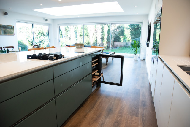 Modern Green and White Handleless Kitchen - Modern - Kitchen - Kent ...