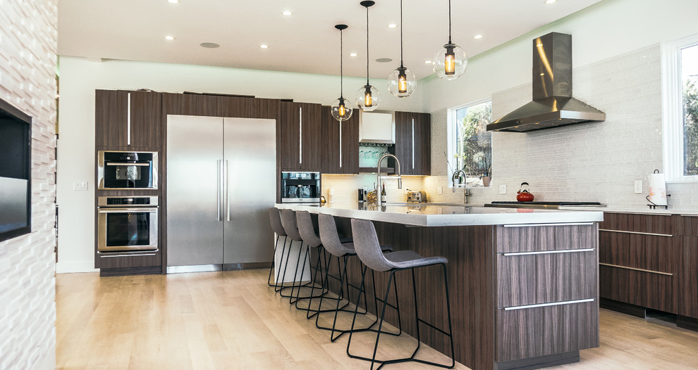 Modern Kitchen in Piper door style with Kona finish - Contemporary ...