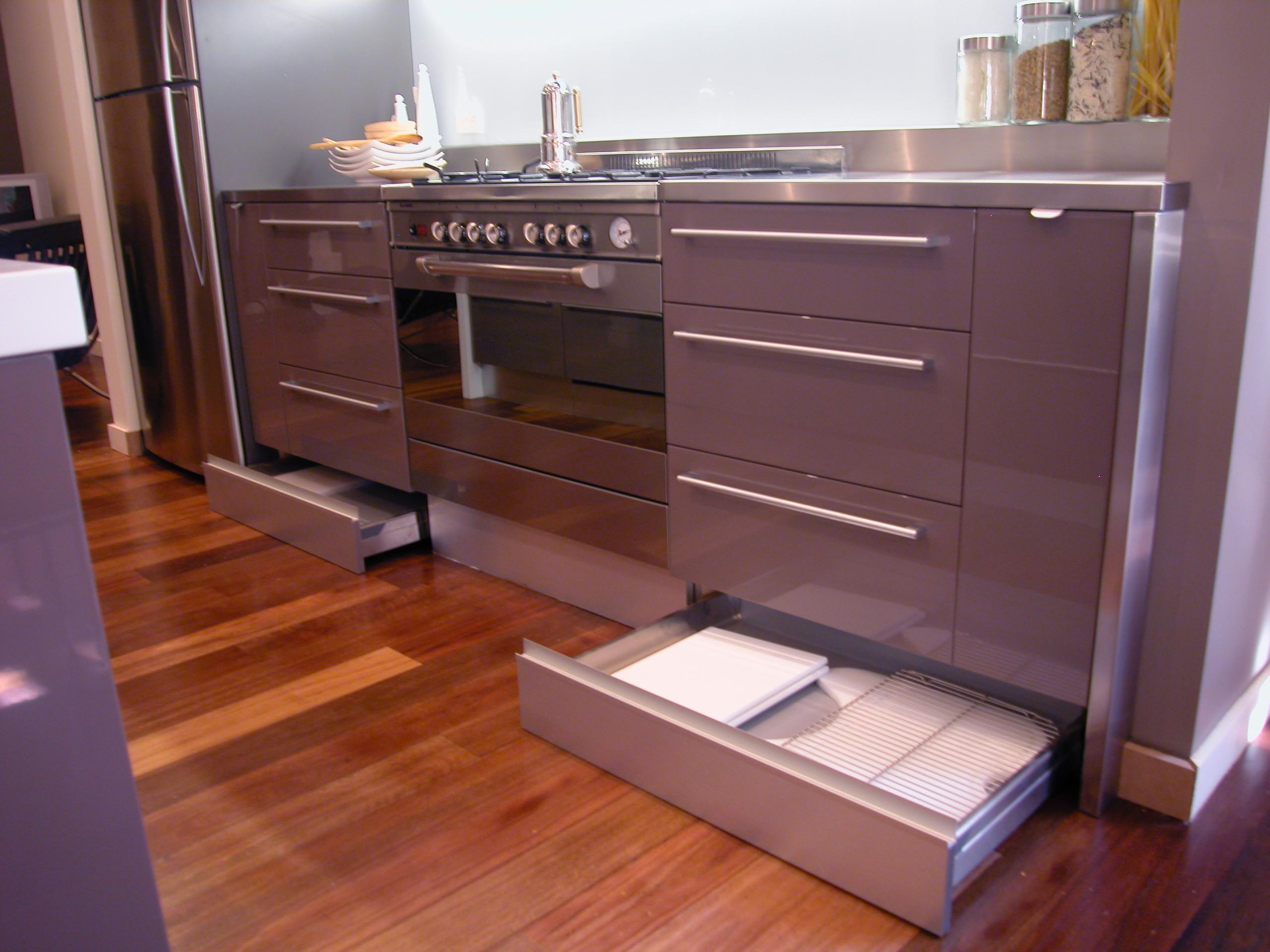 10 Amazing Kitchen Drawer Designs