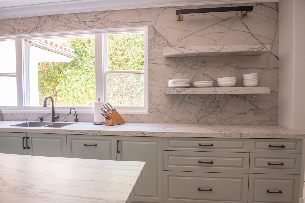 Modern Kitchen Remodel Done in a Silvermist Crystal Door - Modern ...