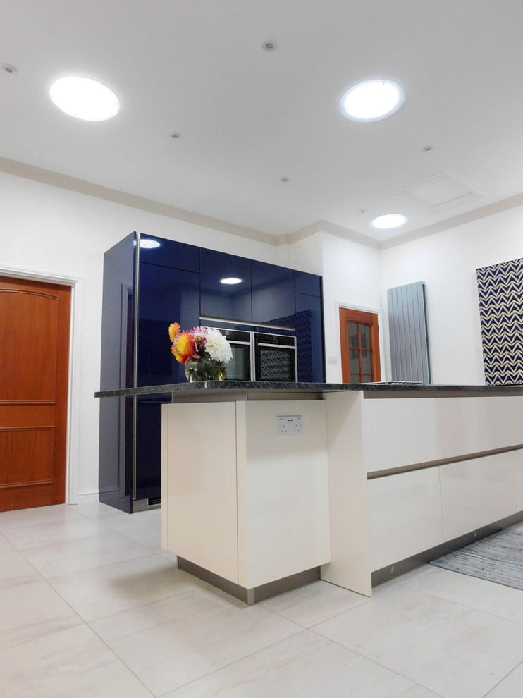 Modern kitchen transformed by Solatube Daylighting Systems - Modern ...