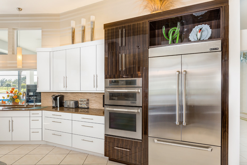 Modern Kitchen with Adriatic and South Beach doors in Ft. Myers ...