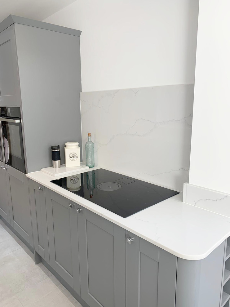 Modern Kitchen with Grey Recessed Doors and Quartz Marble Worktops ...