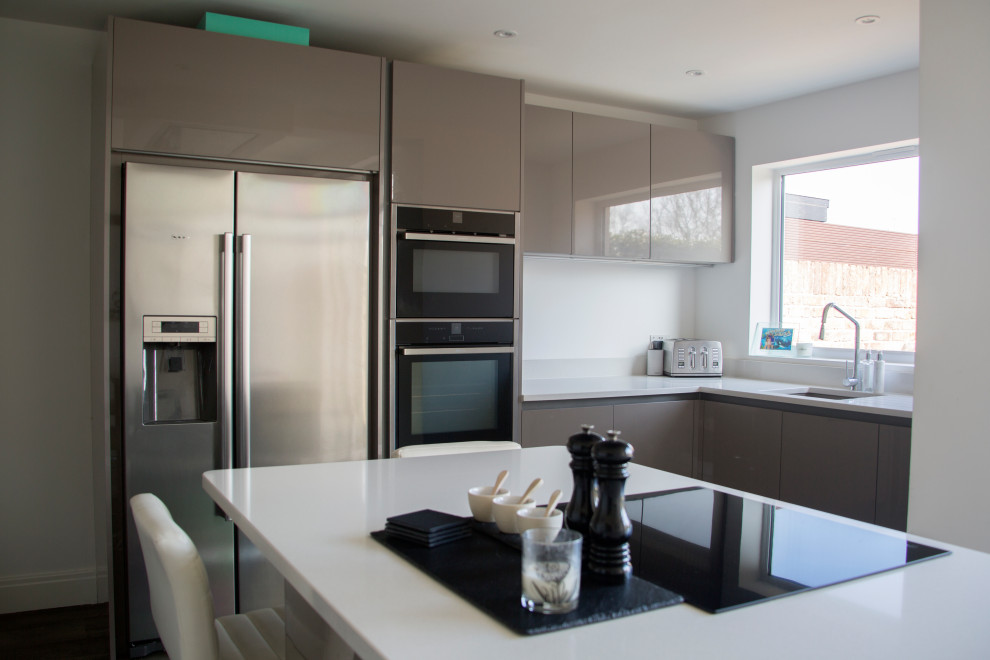 Modern light kitchen - Modern - Kitchen - Essex - by Anderson Sinclair ...