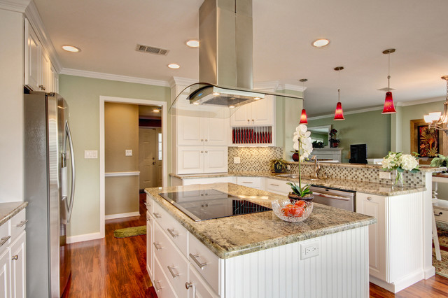 Modern Living in a Bright & Open Kitchen - Classique - Cuisine - Miami ...