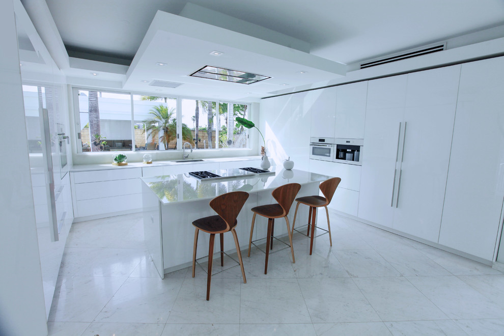 Modern Miami Glass Kitchen - Modern - Kitchen - Miami - by REHAU ...